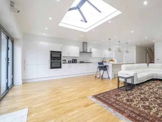 Crundale Avenue, London, NW9 9PJ, United Kingdom | 4 bed duplex for rent #134705795 | Rentberry