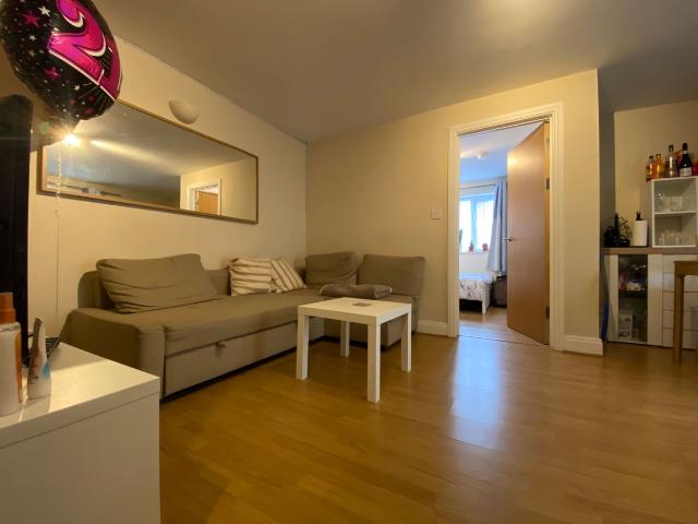 Crwys Court, Crwys Road CF24, 2 bed terraced house to rent, £1,250 pcm | PrimeLocation
