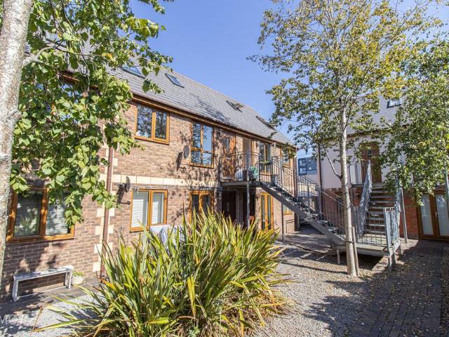 Crwys Road, Cardiff, CF24 2 bed flat to rent £1,000 pcm £231 pw