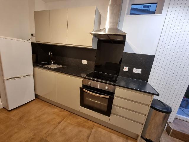 Crwys Road, Cardiff CF24, 2 bed flat to rent, £1,125 pcm | PrimeLocation