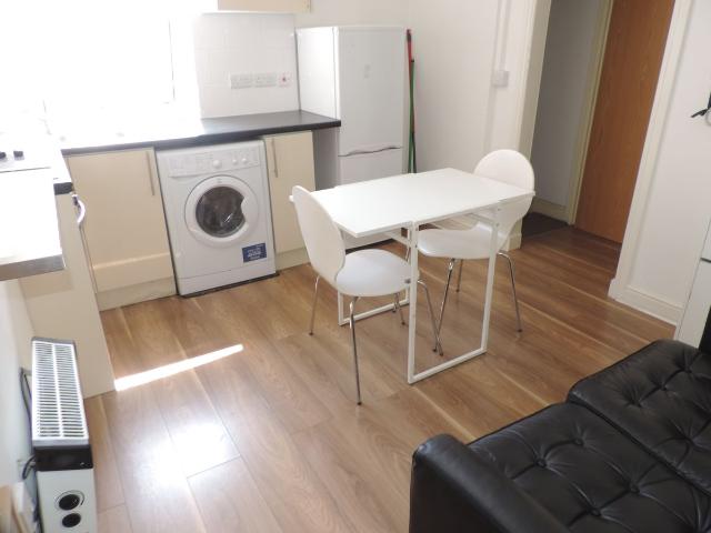 Crwys Road, Cardiff CF24, 2 bed flat to rent, £895 pcm | PrimeLocation
