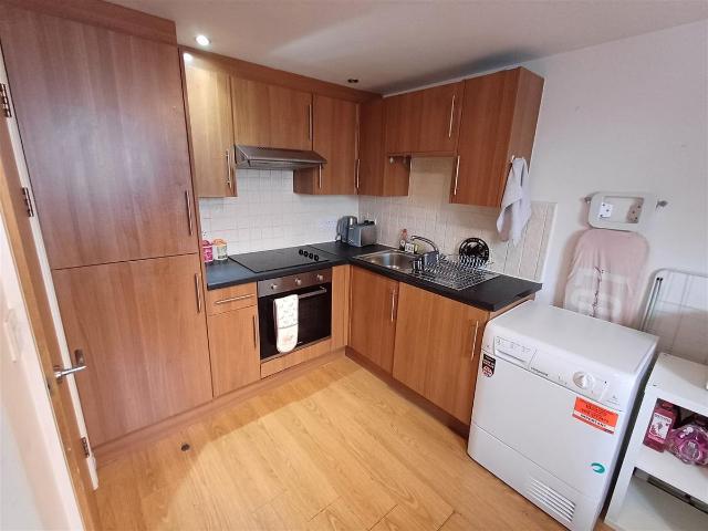 Crwys Road, Cathays CF24, 2 bed flat to rent, £1,150 pcm | PrimeLocation
