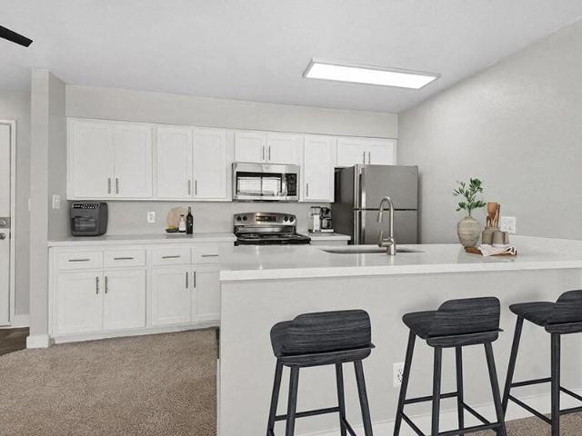 Crystal Creek Studio Apartment for Rent at 10 E Bell Rd, Phoenix, AZ 85022
