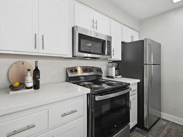 Crystal Creek 1 Bedroom Apartment for Rent at 10 E Bell Rd, Phoenix, AZ 85022