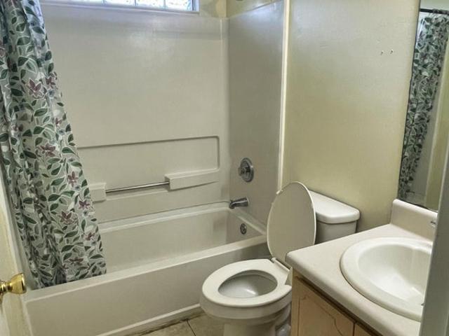 Crystal Lake Home | Bus Stop 0.3 Mi Min Walk | S