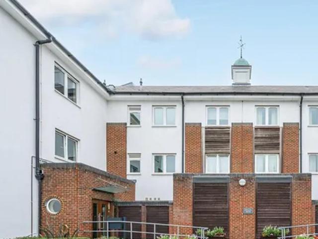 Crystal Palace FC Training Ground, Eversleigh Place, London, BR3 1RR, United Kingdom | 3 bed apartment for rent #135134293 | Rentberry