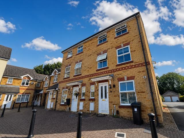 Crystal Way, Bradley Stoke, Bristol BS32, 4 bed property to rent, £2,500 pcm | PrimeLocation
