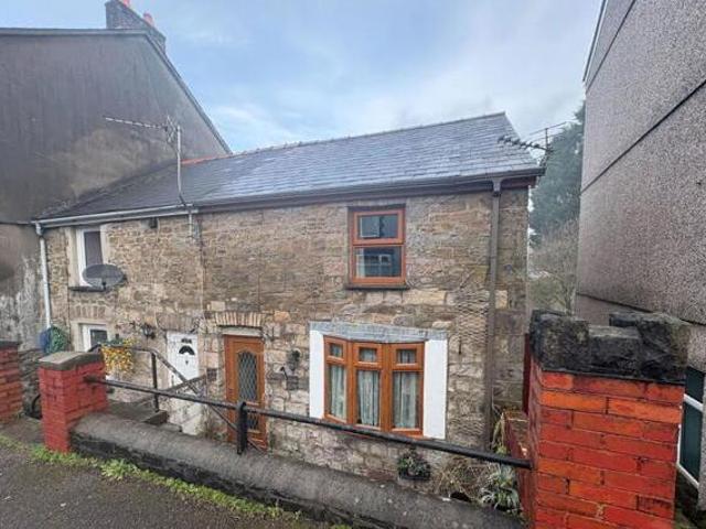 Cwmamman Road, Garnant, 2 Bedroom End