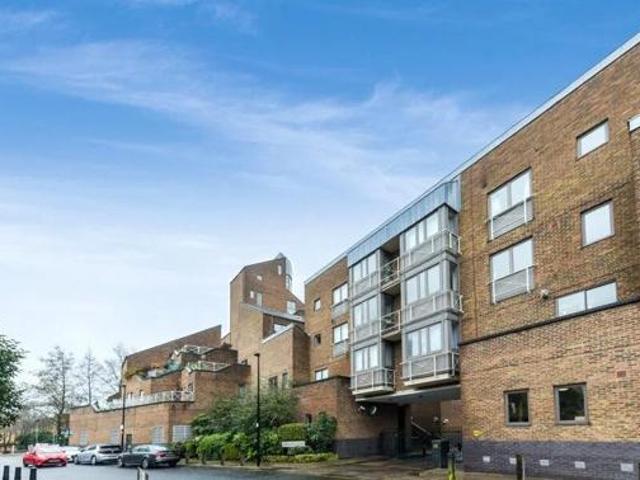 Cumberland Mills Square, London, 2 Bedroom Flat