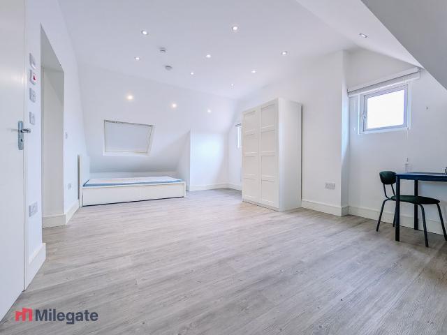 Cumberland Avenue, Southend On Sea SS2, Studio to rent, £700 pcm | PrimeLocation