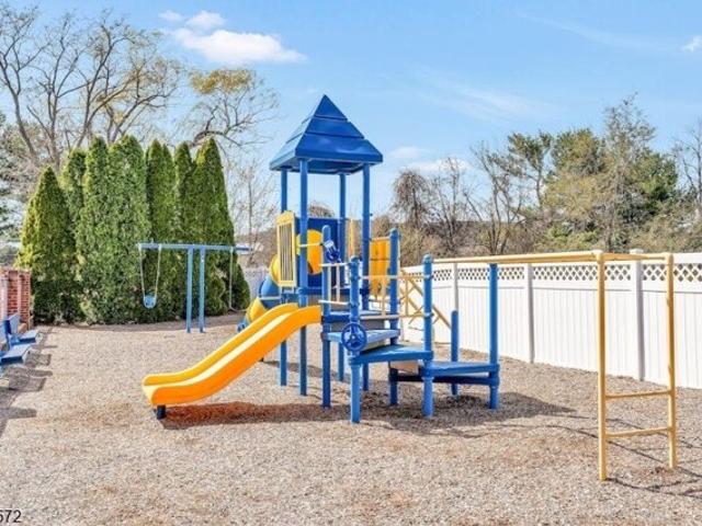 Cumberland Ct, Mahwah, Condo For Sale