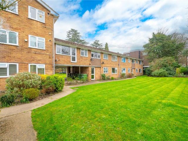 Cumberland Court, Carlisle Avenue. 2 bed flat to rent £1,750 pcm £404 pw