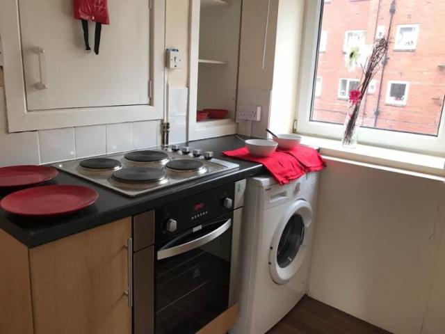 Cumberland Court, Headingley, Leeds LS6, Studio to rent, £690 pcm | PrimeLocation