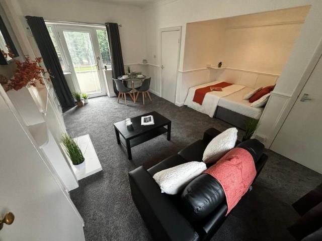 Cumberland Court, Headingley, Leeds LS6, Studio to rent, £750 pcm | PrimeLocation