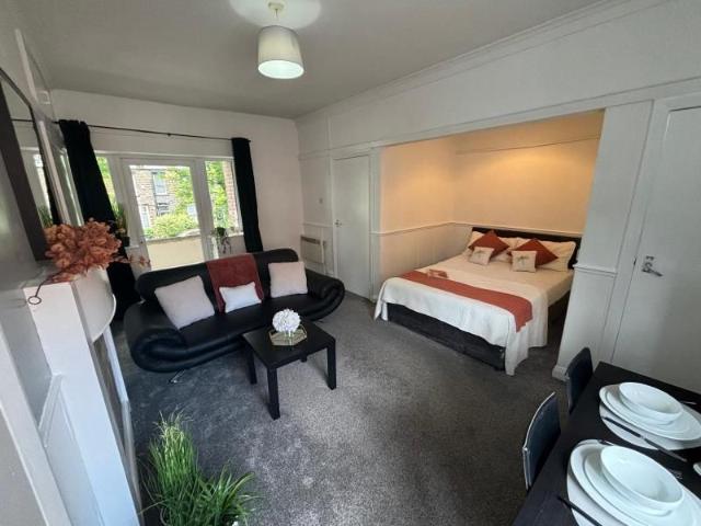 Cumberland Court, Headingley, Leeds LS6, Studio to rent, £720 pcm | PrimeLocation