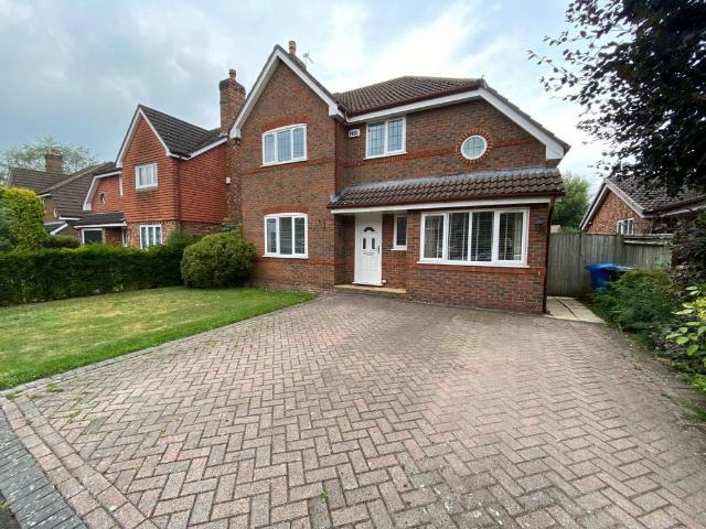 Cumberland Drive, Bowdon, Altrincham 5 bed detached house to rent £2,375 pcm £548 pw