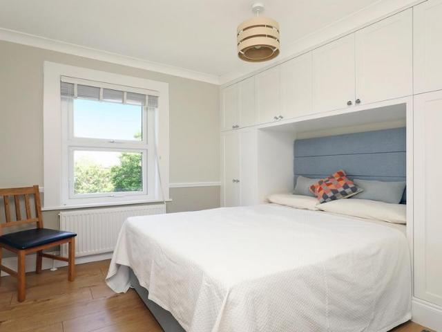 Cumberland Park, Acton 1 bed flat to rent £1,800 pcm £415 pw