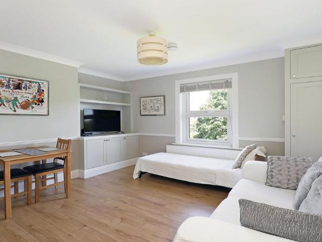 Cumberland Park, Acton W3, 1 bed flat to rent, £1,800 pcm | PrimeLocation