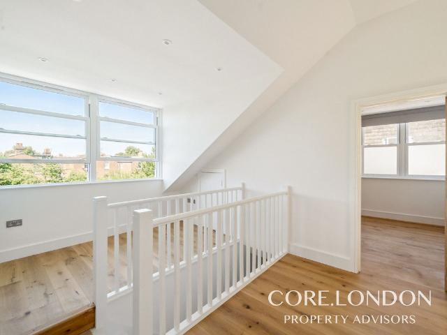 Cumberland Park, London W3, 2 bed flat to rent, £3,000 pcm | PrimeLocation