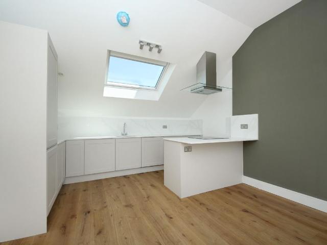 Cumberland Park W3, 2 bed flat to rent, £3,000 pcm | PrimeLocation