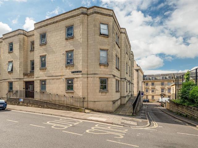 Cumberland Row, Bath BA1 2 bed flat to rent £2,200 pcm £508 pw