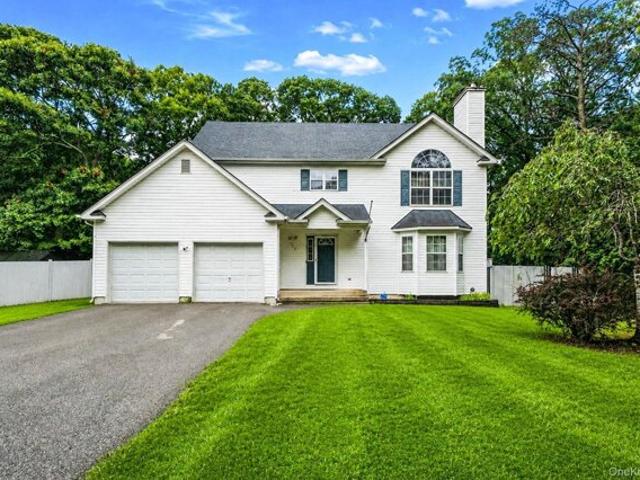 Cumberland St, Mastic, Home For Sale