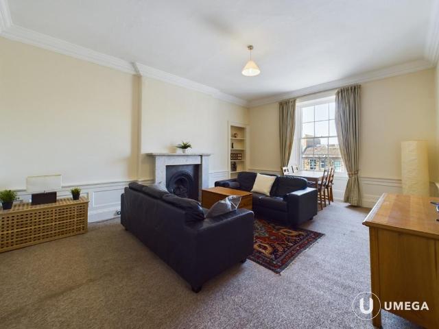 Cumberland Street, New Town. 3 bed apartment to rent £2,150 pcm £496 pw