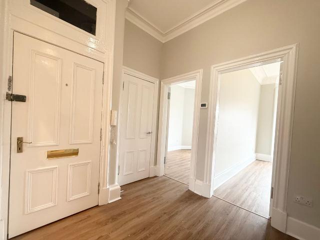 Cumbernauld Road, Glasgow G31, 2 bed flat to rent, £1,300 pcm | PrimeLocation