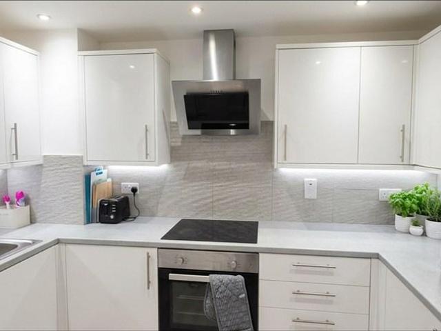 Cumbernauld Road, Glasgow, G31 3 bed flat to rent £1,800 pcm £415 pw
