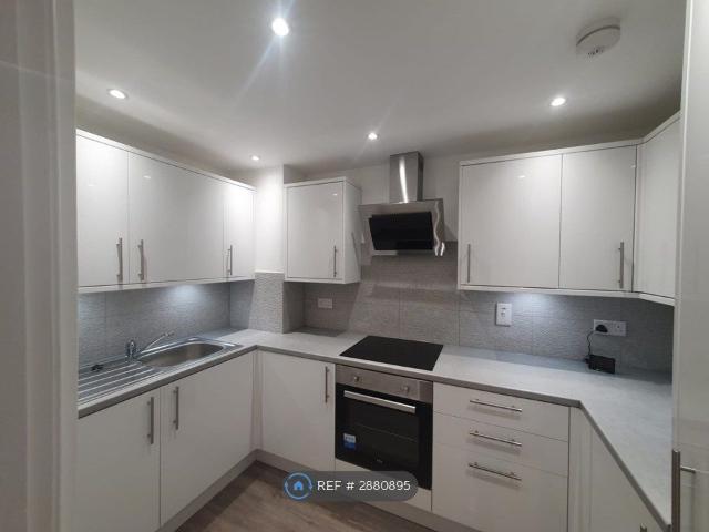 Cumbernauld Road, Glasgow G31, 3 bed flat to rent, £2,000 pcm | PrimeLocation
