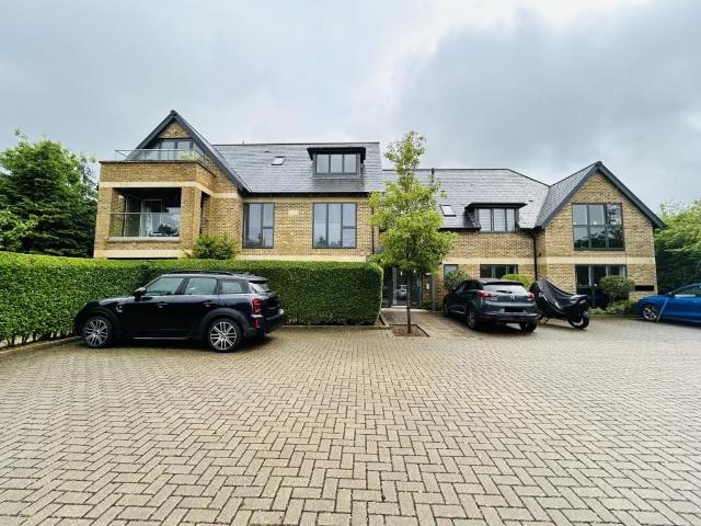 Cumnor Hill, Botley OX2, 2 bed flat to rent, £2,200 pcm | PrimeLocation