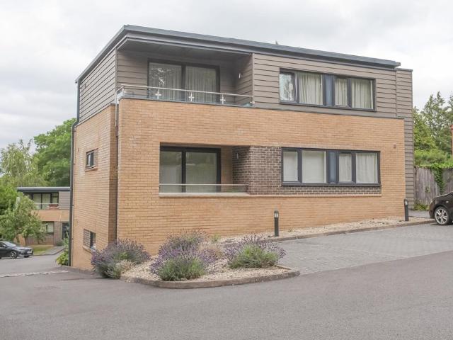 Cumnor Hill, Oxford OX2, 2 bed flat to rent, £1,800 pcm | PrimeLocation