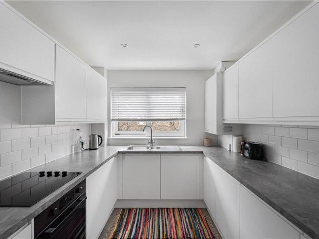 Cunliffe Close, Oxford, Oxfordshire, OX2 2 bed apartment to rent £2,300 pcm £531 pw