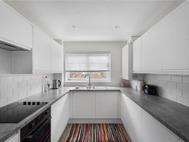 Cunliffe Close, Oxford, Oxfordshire OX2, 2 bed flat to rent, £2,300 pcm | PrimeLocation