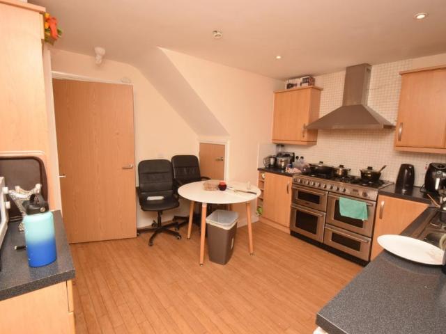 Cunningham Avenue, Hatfield AL10 5 bed house to rent £2,650 pcm £612 pw