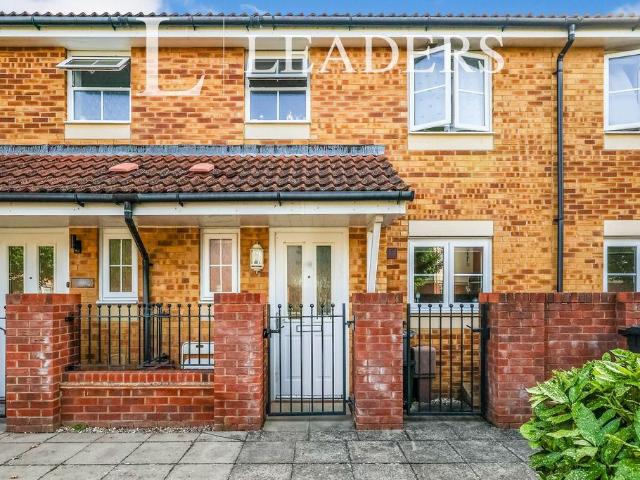Cunningham Avenue, PO2 2 bed terraced house to rent £1,375 pcm £317 pw