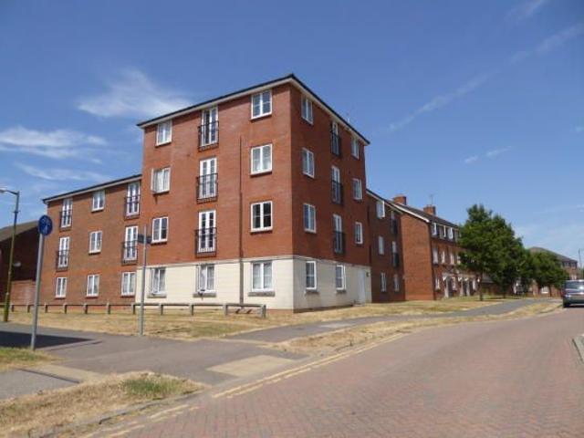 Cunningham Avenue, Salisbury Village, Hatfield AL10, 2 bed flat to rent, £1,350 pcm | PrimeLocation