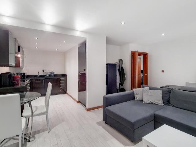 Cuba Street, London, E14 1 bed apartment to rent £2,000 pcm £462 pw
