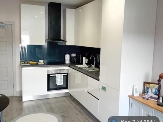 Cube House, Stoke Mandeville. 1 bed flat to rent £1,050 pcm £242 pw
