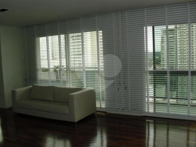 Cubertura a venda em Campo Belo com 440 m²