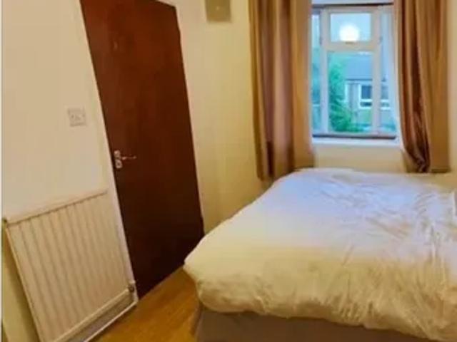 Cubitt Town Library, Strattondale Street, London, E14 3HG, United Kingdom | Room for rent #146175892 | Rentberry