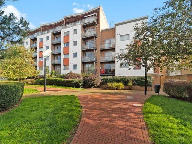 Cubix apartments, Violet Road, Bow E3 2 bed flat to rent £2,100 pcm £485 pw