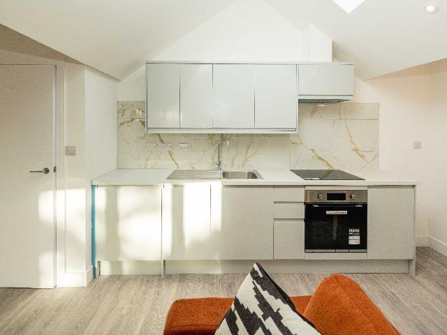 Cuckoo Hall Lane, London N9, 1 bed flat to rent, £1,750 pcm | PrimeLocation