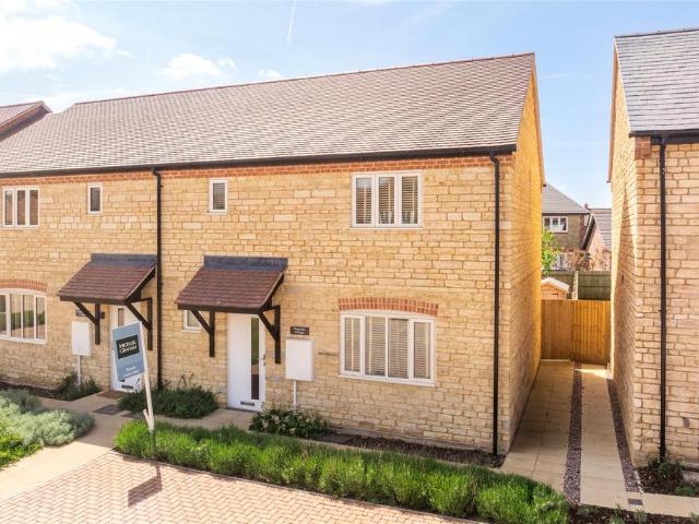 Cuckoo Hill Farm, Castlethorpe Road. 3 bed end of terrace house to rent £1,795 pcm £414 pw