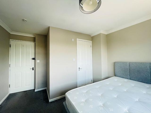 Cuckmere Crescent, Crawley RH11, Room to rent, £800 pcm | PrimeLocation