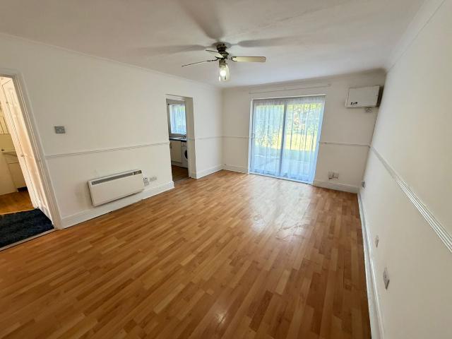 Cuffley Court, Hemel Hempstead HP2, 2 bed flat to rent, £1,375 pcm | PrimeLocation