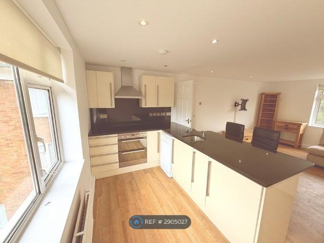 Cuffley, Potters Bar EN6, 3 bed flat to rent, £1,800 pcm | PrimeLocation