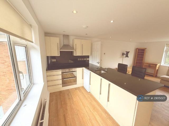 Cuffley, Potters Bar, EN6 3 bed flat to rent £1,800 pcm £415 pw