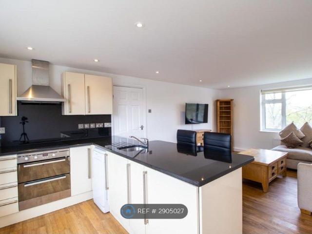 Cuffley, Potters Bar EN6, 3 bed flat to rent, £1,950 pcm | PrimeLocation