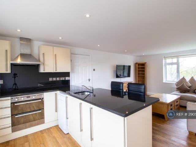 Cuffley, Potters Bar, EN6 3 bed flat to rent £1,950 pcm £450 pw
